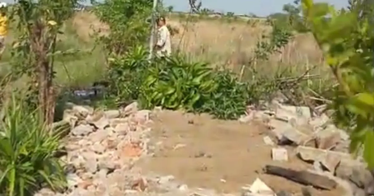 Heboh! Warga Brebes Bongkar 8 Makam Diduga Palsu, Dikhawa...